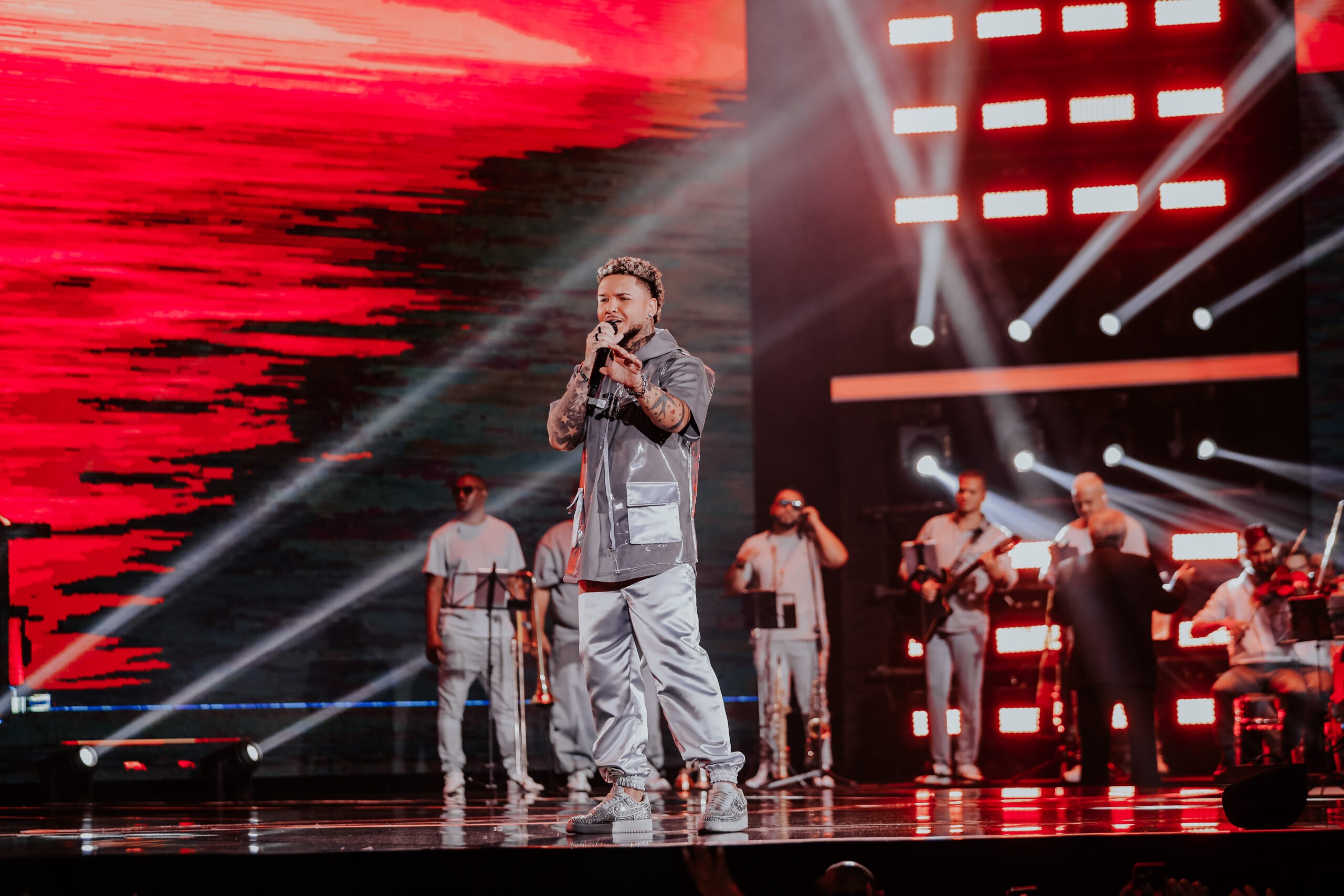 Suel chega em Niterói com o show "Suel à Vontade"